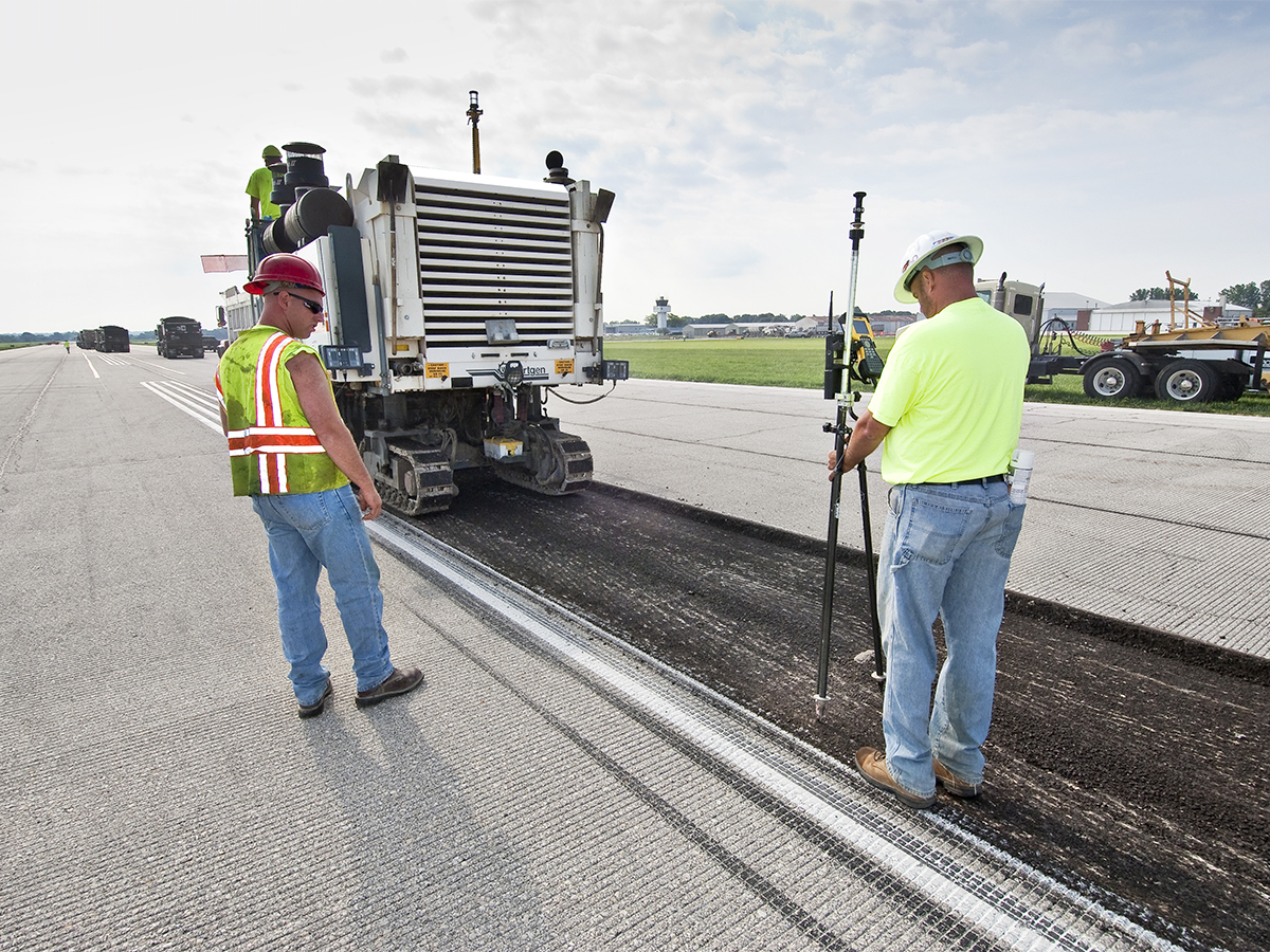 Nivelační systémy Trimble pro frézy